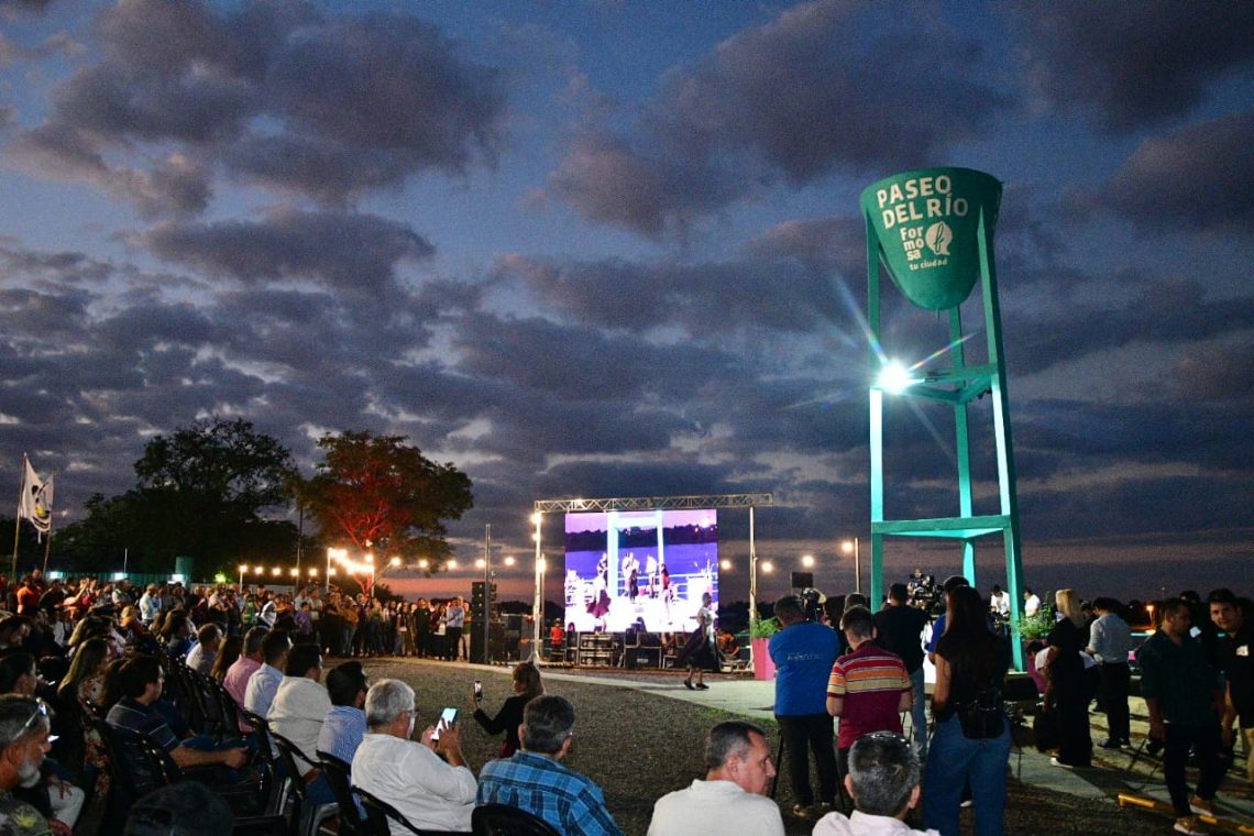 Jofré inauguró el Paseo del Río y el lugar atrajo a cientos de ...