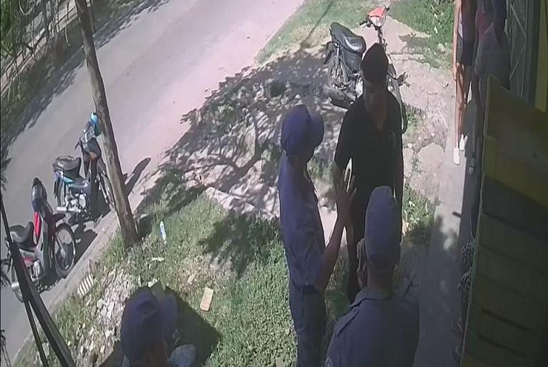 Atrapan a una mechera que intentó robarse una horma de queso de 35 mil ... Atrapan a una mechera que intentó robarse una horma de queso de 35 mil ...